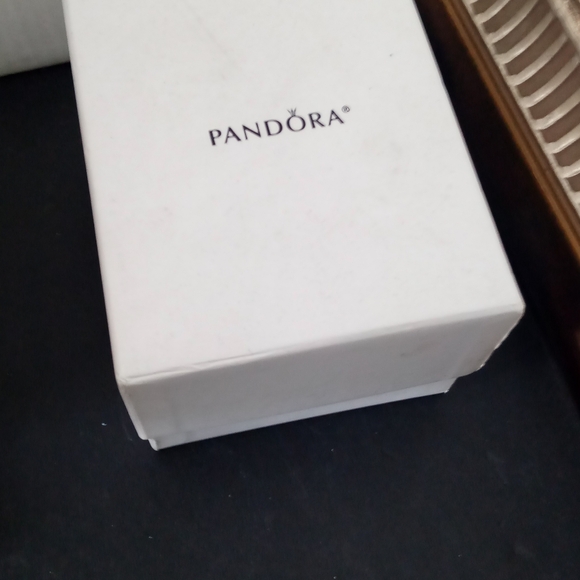 Pandora | Holiday | Pandora Elegant White Box Christmas | Poshmark